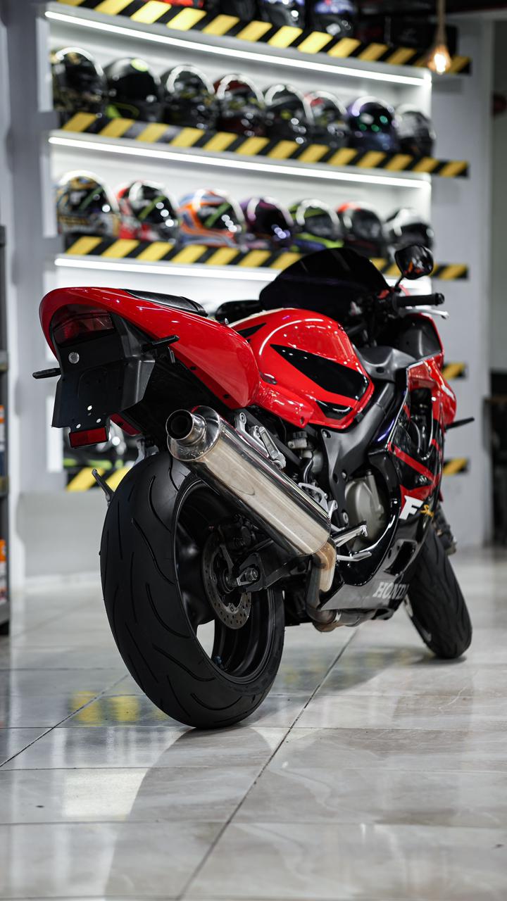 HONDA F4I SPORT 600 2002 - RED
